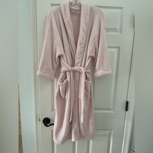 Intimates & Sleepwear | Plush Pink Robe | Poshmark